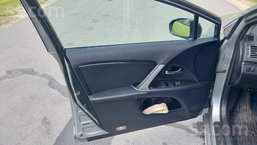 Grey Toyota Avensis 2013 in Aluksne, with an engine capacity of 1.80 L and mileage of 0 thousand km for 3750 €, photo 14 on AUTOMOTO.COM.LV