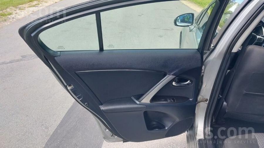 Grey Toyota Avensis 2013 in Aluksne, with an engine capacity of 1.80 L and mileage of 0 thousand km for 3750 €, photo 24 on AUTOMOTO.COM.LV