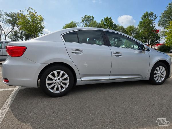 Grey Toyota Avensis 2013 in Kaunas, with an engine capacity of 2.00 L and mileage of 213 thousand km for 9650 €, photo 2 on AUTOMOTO.COM.LV
