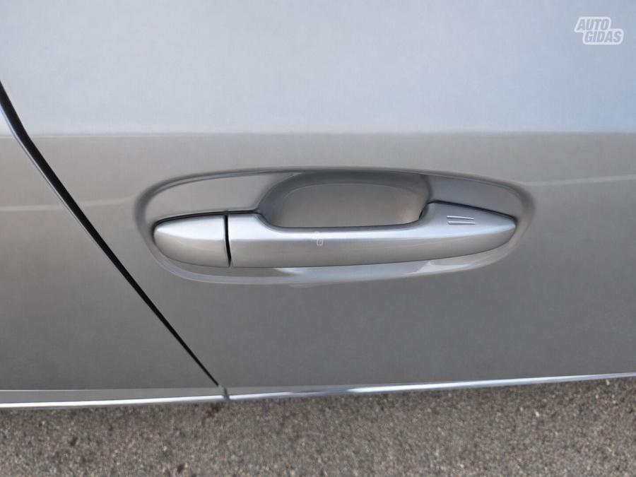Grey Toyota Avensis 2013 in Kaunas, with an engine capacity of 2.00 L and mileage of 213 thousand km for 9650 €, photo 7 on AUTOMOTO.COM.LV