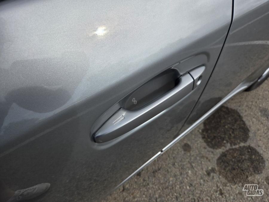 Grey Toyota Avensis 2013 in Kaunas, with an engine capacity of 2.00 L and mileage of 213 thousand km for 9650 €, photo 11 on AUTOMOTO.COM.LV