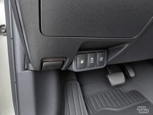 Grey Toyota Avensis 2013 in Kaunas, with an engine capacity of 2.00 L and mileage of 213 thousand km for 9650 €, photo 37 on AUTOMOTO.COM.LV