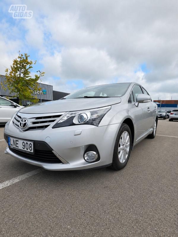 Grey Toyota Avensis 2013 in Kaunas, with an engine capacity of 2.00 L and mileage of 213 thousand km for 9550 €, photo 1 on AUTOMOTO.COM.LV
