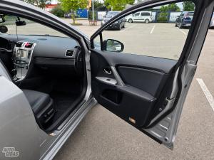 Grey Toyota Avensis 2013 in Kaunas, with an engine capacity of 2.00 L and mileage of 213 thousand km for 9550 €, photo 20 on AUTOMOTO.COM.LV