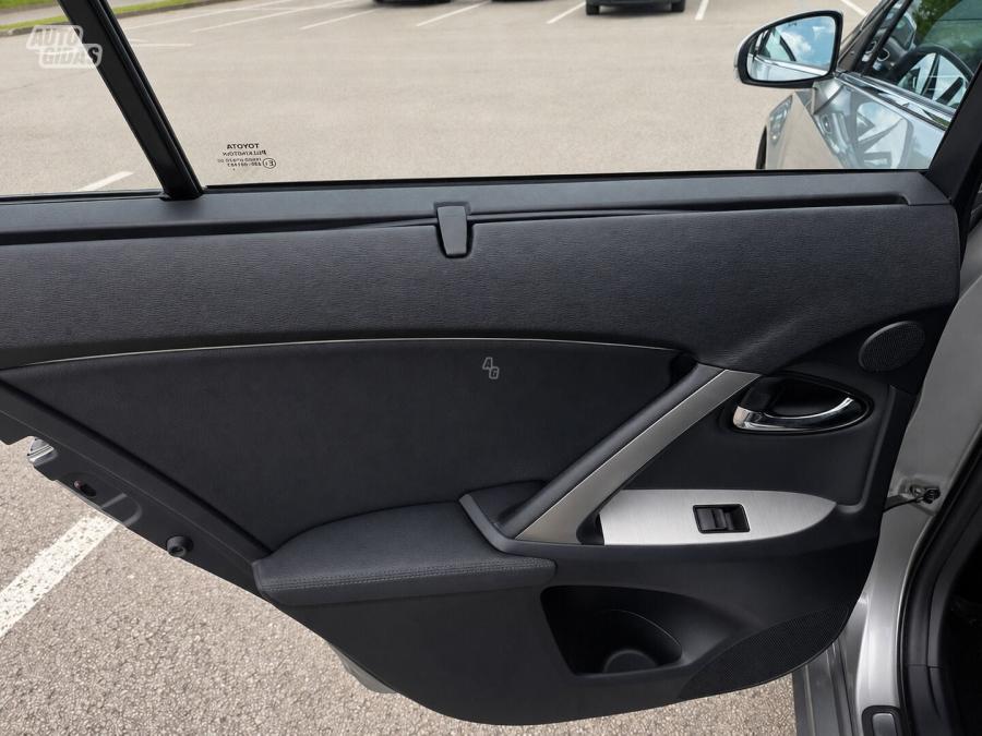 Grey Toyota Avensis 2013 in Kaunas, with an engine capacity of 2.00 L and mileage of 213 thousand km for 9550 €, photo 26 on AUTOMOTO.COM.LV