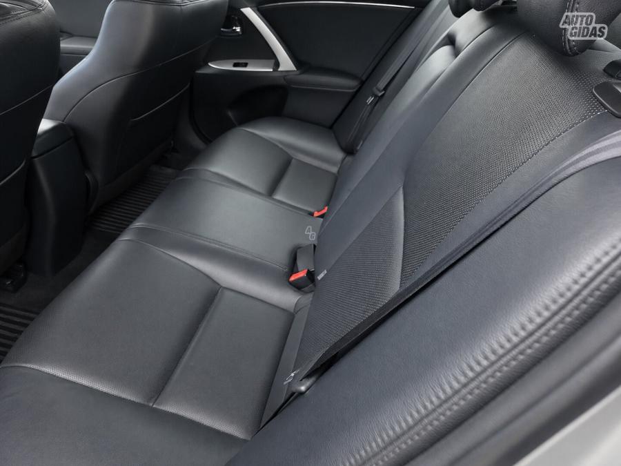Grey Toyota Avensis 2013 in Kaunas, with an engine capacity of 2.00 L and mileage of 213 thousand km for 9550 €, photo 32 on AUTOMOTO.COM.LV