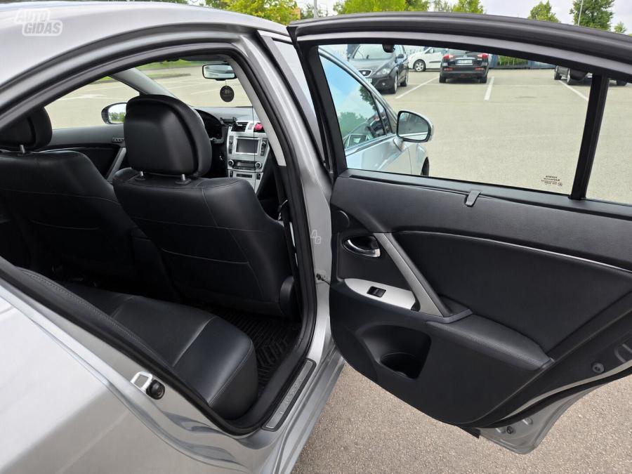 Grey Toyota Avensis 2013 in Kaunas, with an engine capacity of 2.00 L and mileage of 213 thousand km for 9550 €, photo 33 on AUTOMOTO.COM.LV