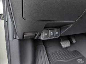 Grey Toyota Avensis 2013 in Kaunas, with an engine capacity of 2.00 L and mileage of 213 thousand km for 9550 €, photo 37 on AUTOMOTO.COM.LV