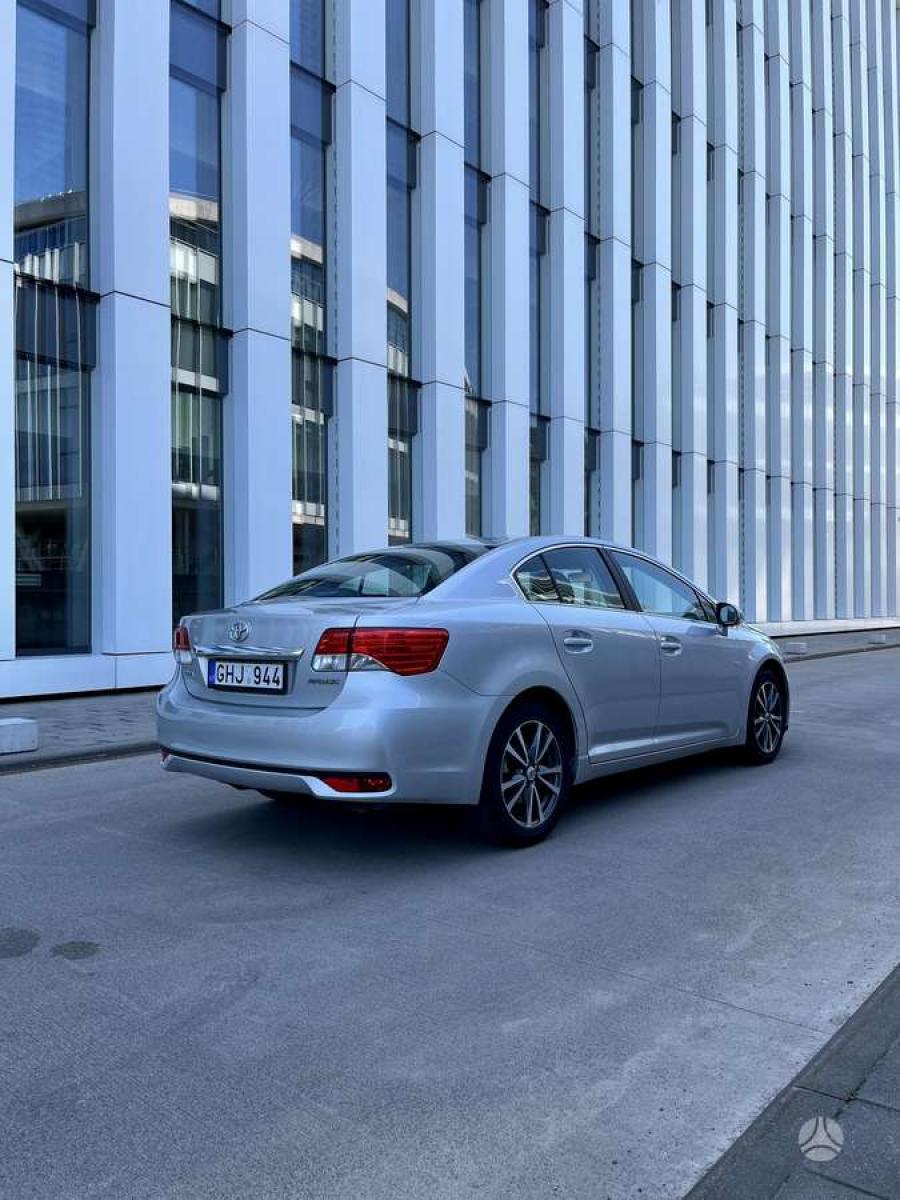 Pelēks Toyota Avensis 2013 Viļņa, ar dzinēja tilpumu 2.00 L un nobraukumu 214 tūkst. km par 5950 €, foto 4 vietnē AUTOMOTO.COM.LV