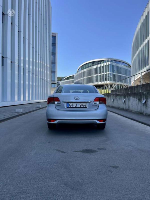 Pelēks Toyota Avensis 2013 Viļņa, ar dzinēja tilpumu 2.00 L un nobraukumu 214 tūkst. km par 5950 €, foto 4 vietnē AUTOMOTO.COM.LV