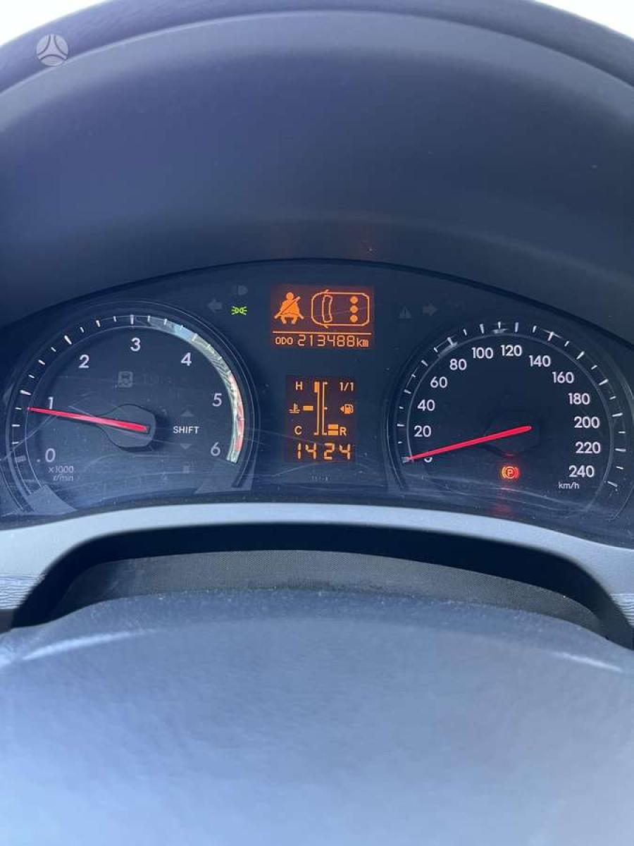 Pelēks Toyota Avensis 2013 Viļņa, ar dzinēja tilpumu 2.00 L un nobraukumu 214 tūkst. km par 5950 €, foto 14 vietnē AUTOMOTO.COM.LV
