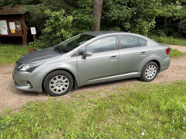 Grey Toyota Avensis 2013 in Klaipeda, with an engine capacity of 2.00 L and mileage of 218 thousand km for 4800 €, photo 1 on AUTOMOTO.COM.LV