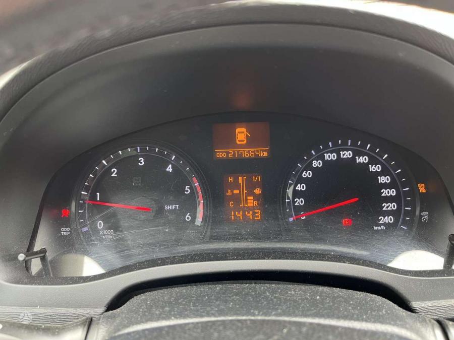 Серый Тойота Авенсис 2013 в Клайпеда, объемом двигателя 2.00 л и пробегом 218 тыс. км за 4800 €, фото 4 на AUTOMOTO.COM.LV