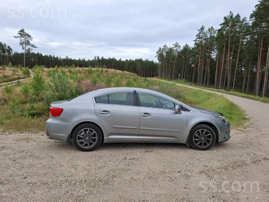 Pelēks Toyota Avensis 2013 Rīga, ar dzinēja tilpumu 1.80 L un nobraukumu 255 tūkst. km par 7800 €, foto 4 vietnē AUTOMOTO.COM.LV