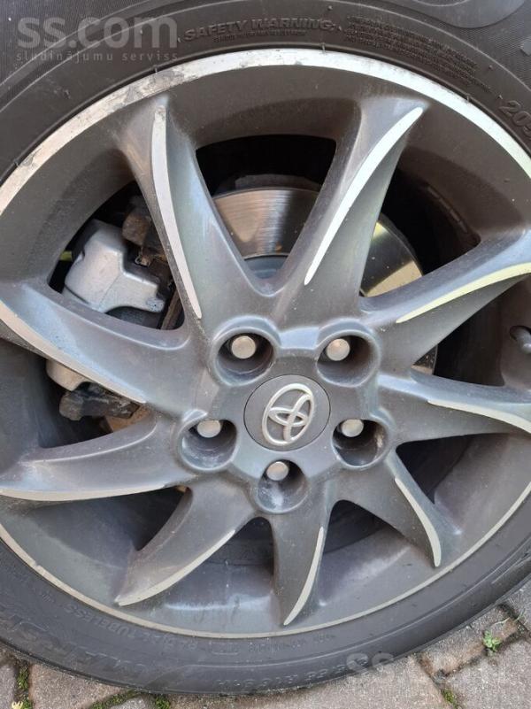 Pelēks Toyota Avensis 2013 Rīga, ar dzinēja tilpumu 1.80 L un nobraukumu 255 tūkst. km par 7800 €, foto 9 vietnē AUTOMOTO.COM.LV