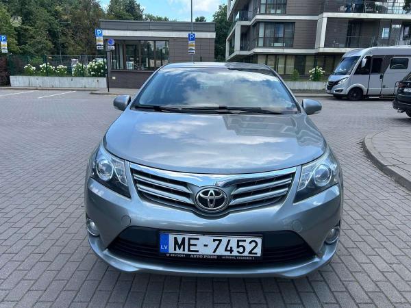 Pelēks Toyota Avensis 2013 Viļņa, ar dzinēja tilpumu 1.80 L un nobraukumu 297 tūkst. km par 4800 €, foto 2 vietnē AUTOMOTO.COM.LV