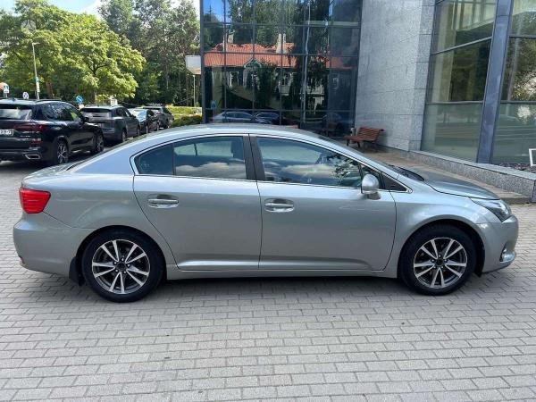 Pelēks Toyota Avensis 2013 Viļņa, ar dzinēja tilpumu 1.80 L un nobraukumu 297 tūkst. km par 4800 €, foto 4 vietnē AUTOMOTO.COM.LV