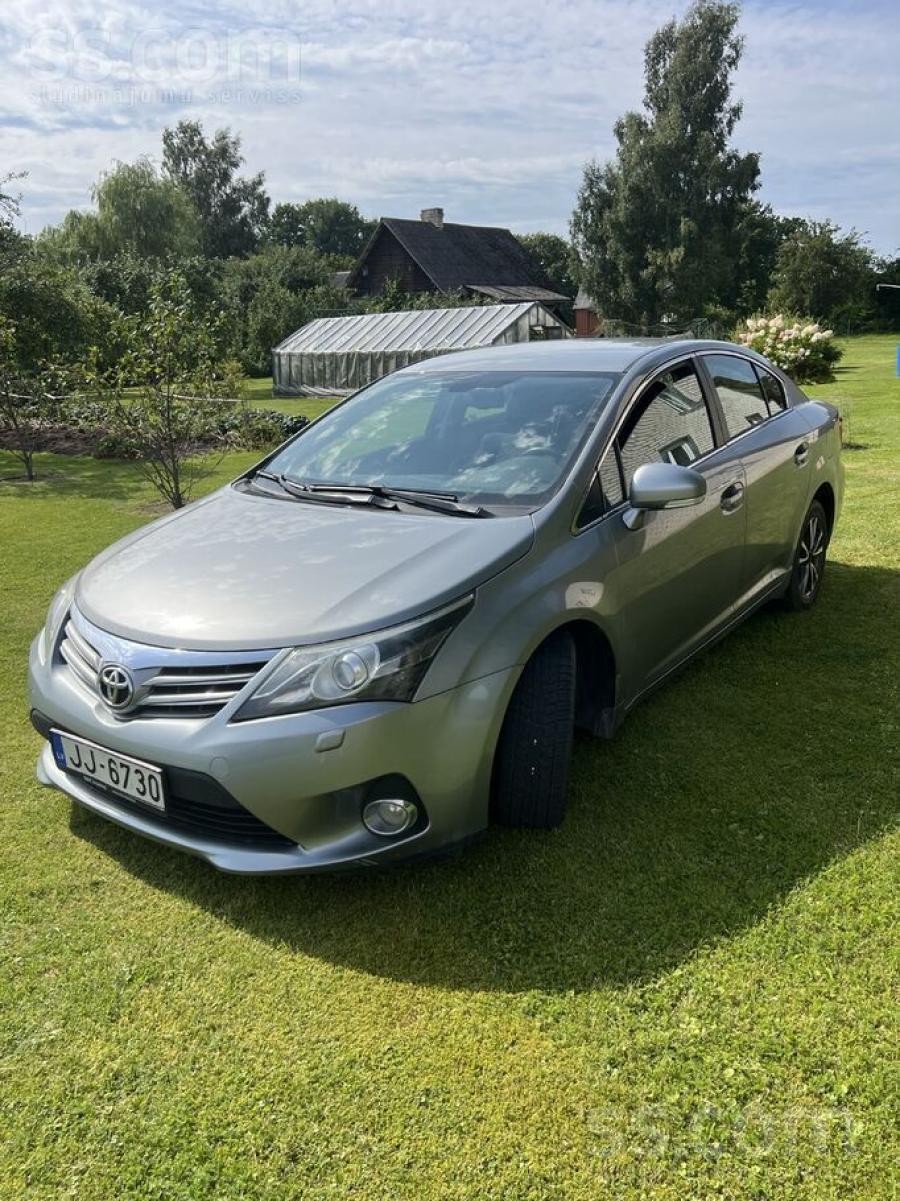 Grey Toyota Avensis 2013 in Valmiera, with an engine capacity of 2.00 L and mileage of 207 thousand km for 5790 €, photo 3 on AUTOMOTO.COM.LV
