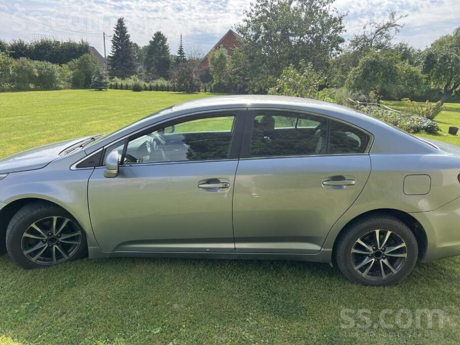 Grey Toyota Avensis 2013 in Valmiera, with an engine capacity of 2.00 L and mileage of 207 thousand km for 5790 €, photo 7 on AUTOMOTO.COM.LV