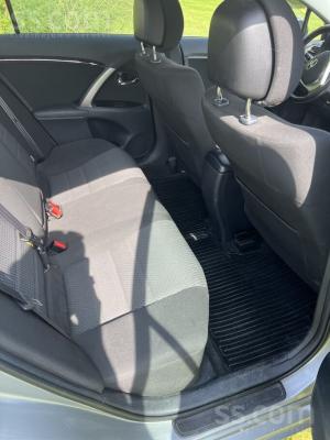 Grey Toyota Avensis 2013 in Valmiera, with an engine capacity of 2.00 L and mileage of 207 thousand km for 5790 €, photo 13 on AUTOMOTO.COM.LV