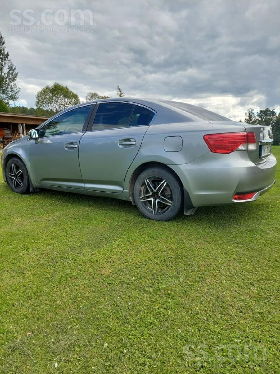 Pelēks Toyota Avensis 2013 Jēkabpils, ar dzinēja tilpumu 2.00 L un nobraukumu 186 tūkst. km par 5050 €, foto 3 vietnē AUTOMOTO.COM.LV