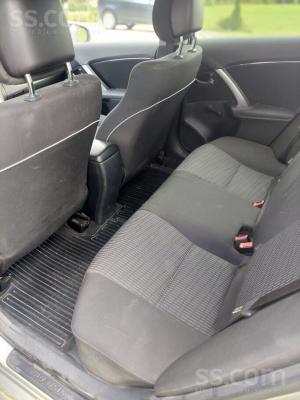 Grey Toyota Avensis 2013 in Jekabpils, with an engine capacity of 2.00 L and mileage of 186 thousand km for 3800 €, photo 6 on AUTOMOTO.COM.LV