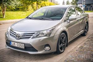 Pelēks Toyota Avensis 2013 Rīga, ar dzinēja tilpumu 2.00 L un nobraukumu 187 tūkst. km par 2990 €, foto  vietnē AUTOMOTO.COM.LV