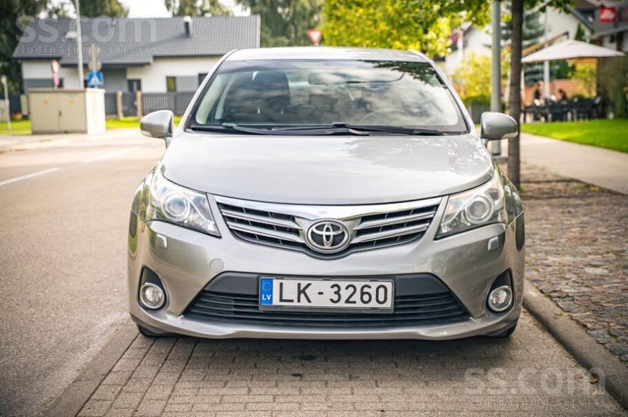 Pelēks Toyota Avensis 2013 Rīga, ar dzinēja tilpumu 2.00 L un nobraukumu 187 tūkst. km par 2990 €, foto 3 vietnē AUTOMOTO.COM.LV