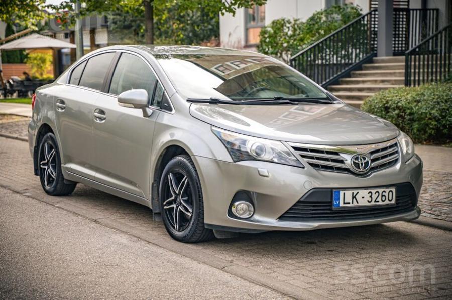 Pelēks Toyota Avensis 2013 Rīga, ar dzinēja tilpumu 2.00 L un nobraukumu 187 tūkst. km par 2990 €, foto 4 vietnē AUTOMOTO.COM.LV