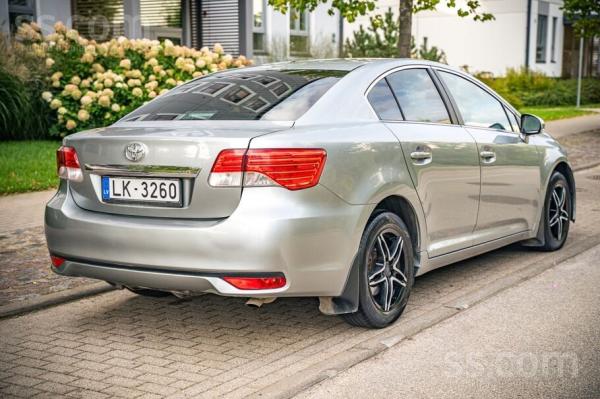 Pelēks Toyota Avensis 2013 Rīga, ar dzinēja tilpumu 2.00 L un nobraukumu 187 tūkst. km par 2990 €, foto 5 vietnē AUTOMOTO.COM.LV