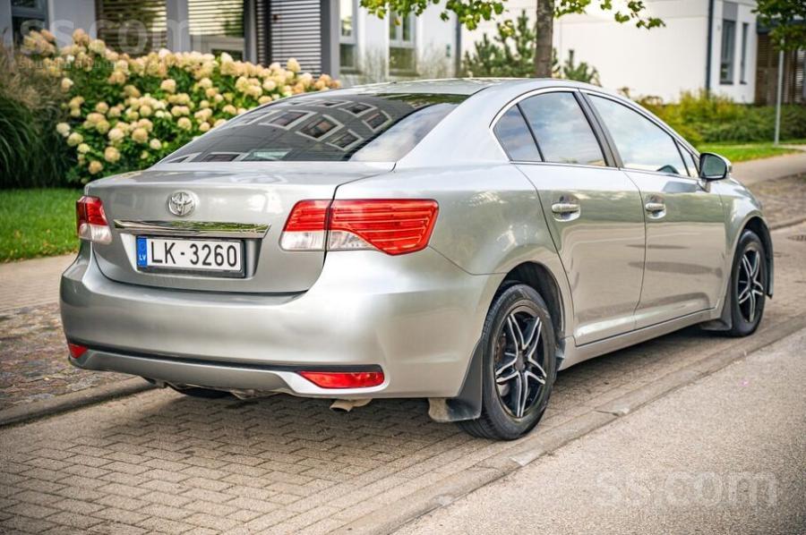 Pelēks Toyota Avensis 2013 Rīga, ar dzinēja tilpumu 2.00 L un nobraukumu 187 tūkst. km par 2990 €, foto 5 vietnē AUTOMOTO.COM.LV