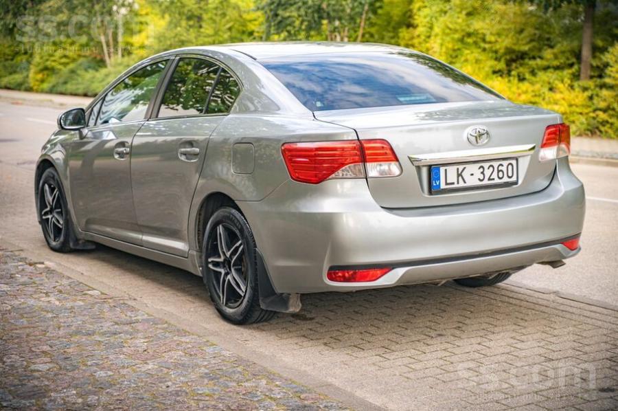 Pelēks Toyota Avensis 2013 Rīga, ar dzinēja tilpumu 2.00 L un nobraukumu 187 tūkst. km par 2990 €, foto 7 vietnē AUTOMOTO.COM.LV