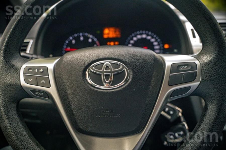 Pelēks Toyota Avensis 2013 Rīga, ar dzinēja tilpumu 2.00 L un nobraukumu 187 tūkst. km par 2990 €, foto 10 vietnē AUTOMOTO.COM.LV