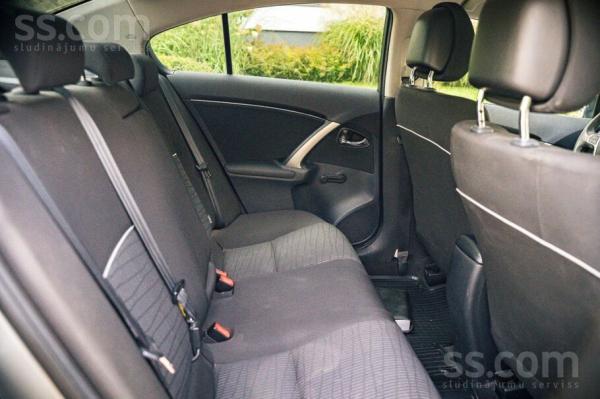 Pelēks Toyota Avensis 2013 Rīga, ar dzinēja tilpumu 2.00 L un nobraukumu 187 tūkst. km par 2990 €, foto 11 vietnē AUTOMOTO.COM.LV