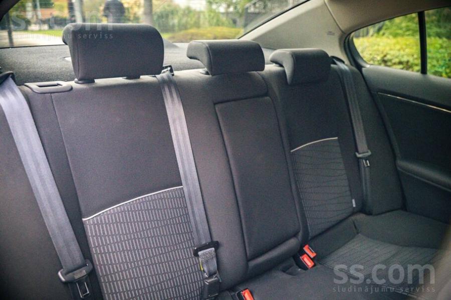 Pelēks Toyota Avensis 2013 Rīga, ar dzinēja tilpumu 2.00 L un nobraukumu 187 tūkst. km par 2990 €, foto 13 vietnē AUTOMOTO.COM.LV