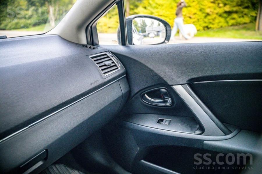 Pelēks Toyota Avensis 2013 Rīga, ar dzinēja tilpumu 2.00 L un nobraukumu 187 tūkst. km par 2990 €, foto 19 vietnē AUTOMOTO.COM.LV