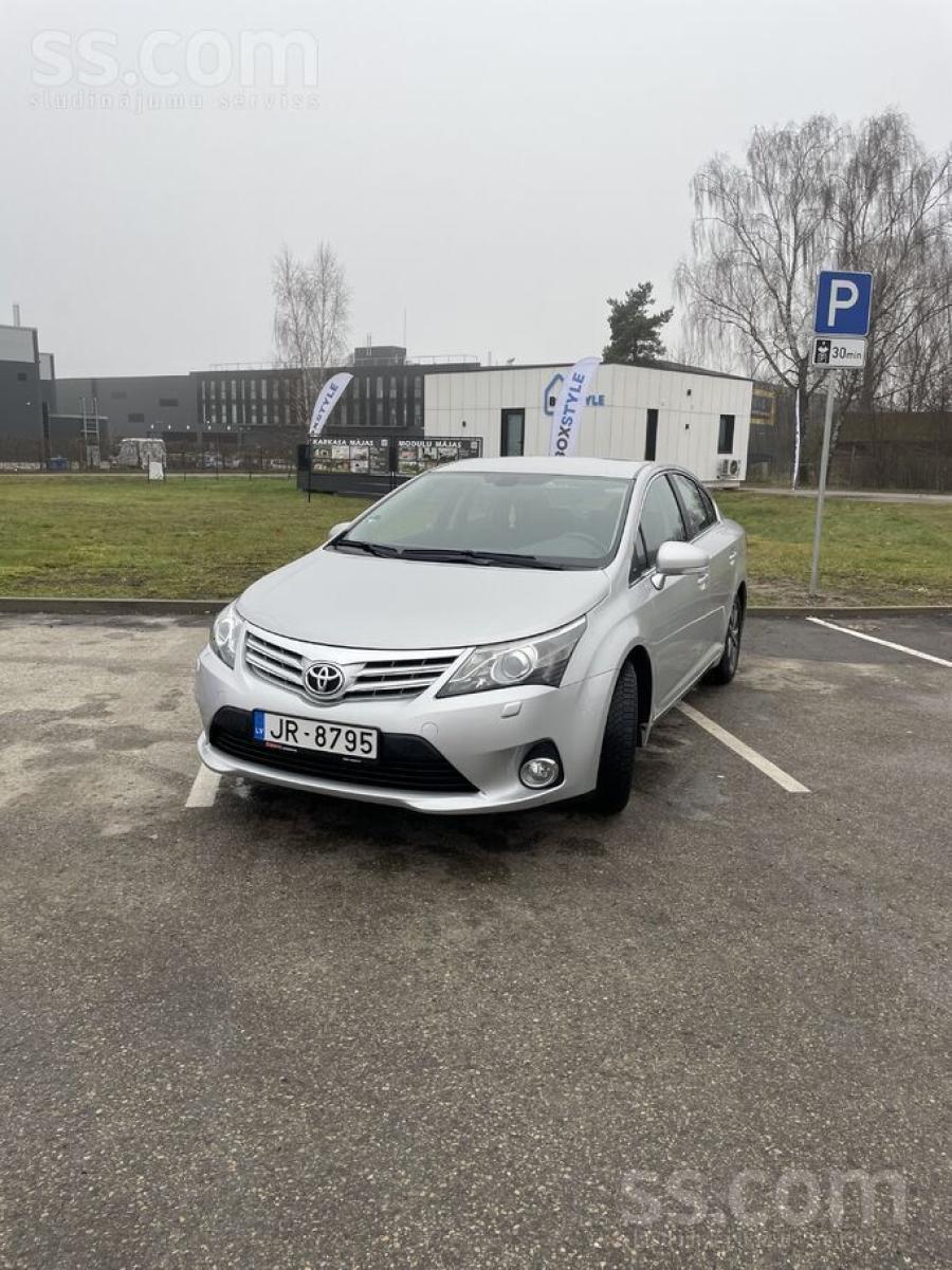 Pelēks Toyota Avensis 2014 Rīga, ar dzinēja tilpumu 2.00 L un nobraukumu 326 tūkst. km par 5600 €, foto 1 vietnē AUTOMOTO.COM.LV