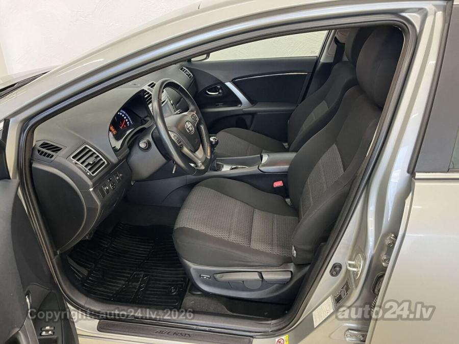 Pelēks Toyota Avensis 2014 Rakvere, ar dzinēja tilpumu 1.80 L un nobraukumu 131 tūkst. km par 9490 €, foto 12 vietnē AUTOMOTO.COM.LV