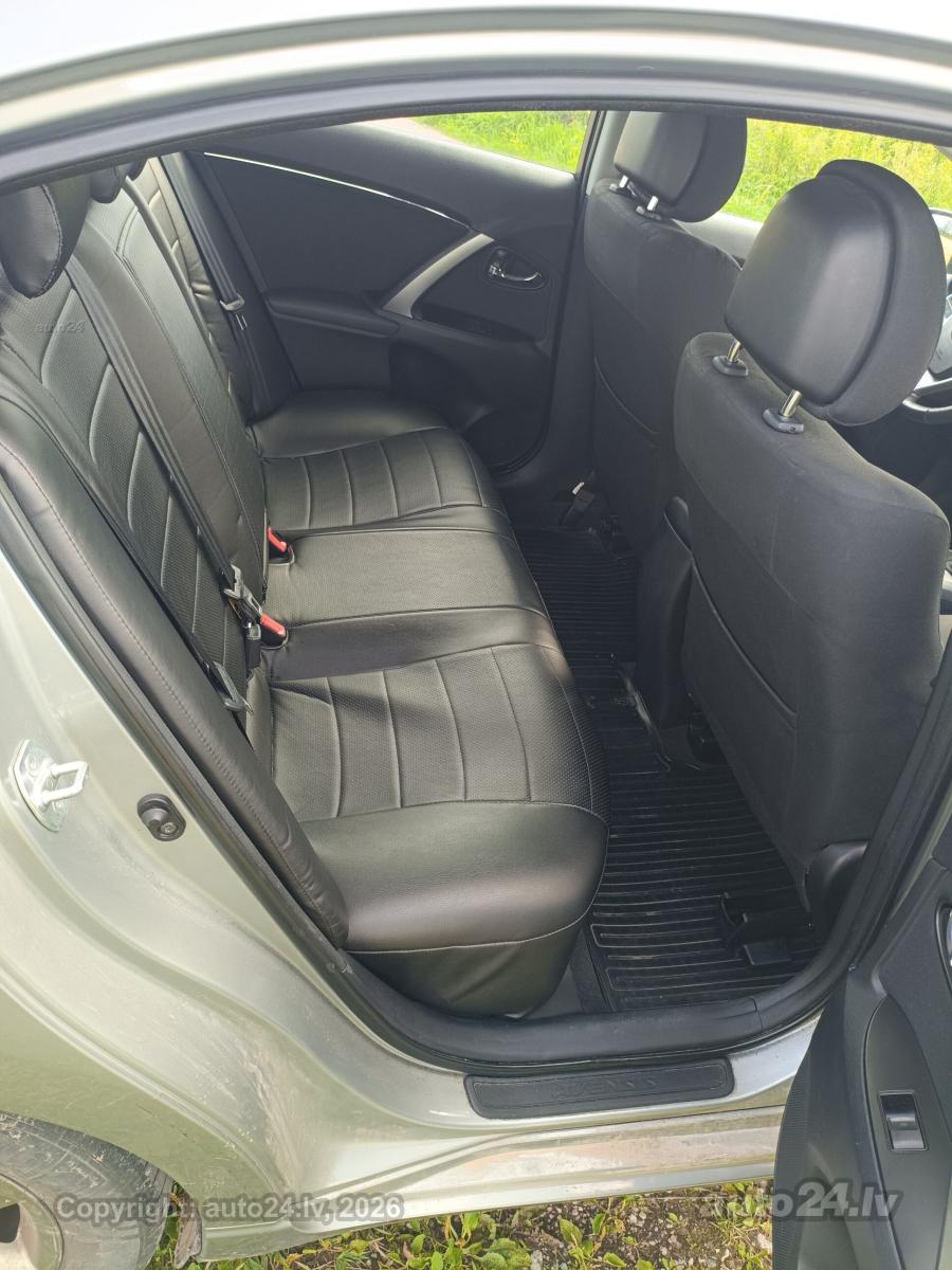 Pelēks Toyota Avensis 2014 Jehvi, ar dzinēja tilpumu 2.00 L un nobraukumu 155 tūkst. km par 8000 €, foto 9 vietnē AUTOMOTO.COM.LV