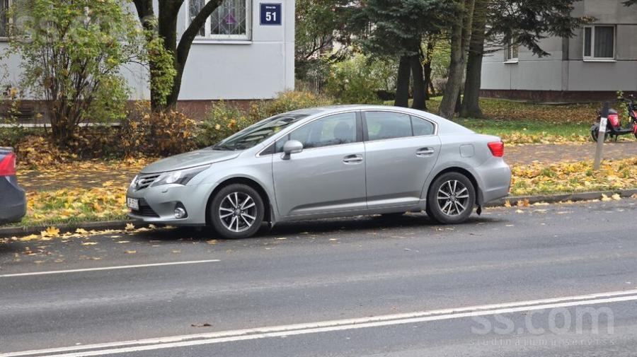 Pelēks Toyota Avensis 2014 Rīga, ar dzinēja tilpumu 2.00 L un nobraukumu 417 tūkst. km par 3000 €, foto 1 vietnē AUTOMOTO.COM.LV