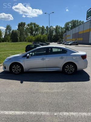 Grey Toyota Avensis 2015 in Riga, with an engine capacity of 1.80 L and mileage of 187 thousand km for 10000 €, photo 4 on AUTOMOTO.COM.LV