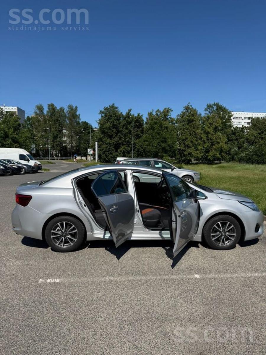Grey Toyota Avensis 2015 in Riga, with an engine capacity of 1.80 L and mileage of 187 thousand km for 10000 €, photo 5 on AUTOMOTO.COM.LV