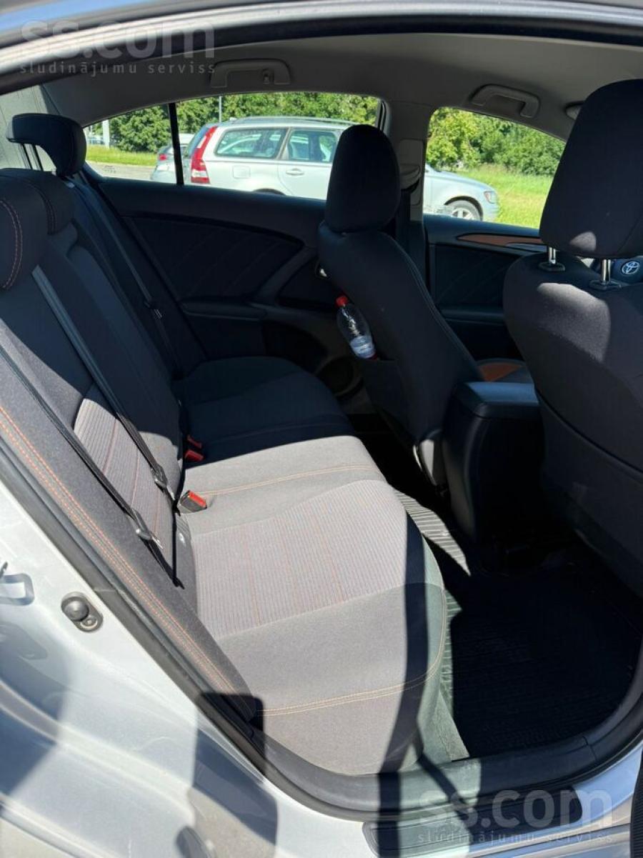 Grey Toyota Avensis 2015 in Riga, with an engine capacity of 1.80 L and mileage of 187 thousand km for 10000 €, photo 8 on AUTOMOTO.COM.LV