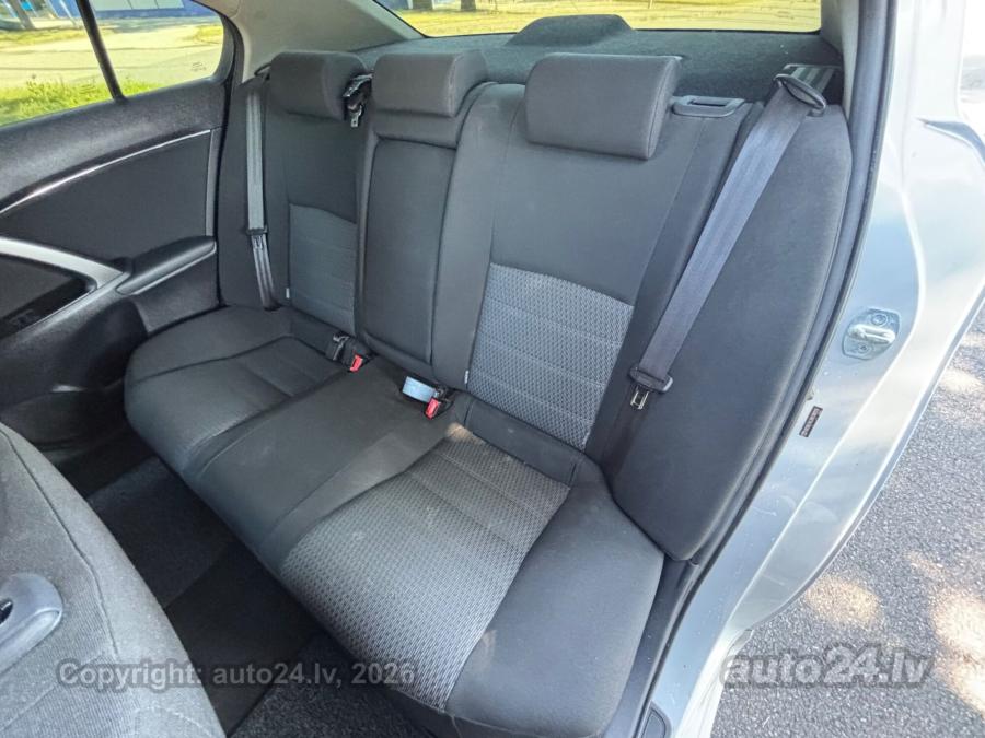Grey Toyota Avensis 2015 in Paide, with an engine capacity of 1.80 L and mileage of 202 thousand km for 7690 €, photo 15 on AUTOMOTO.COM.LV