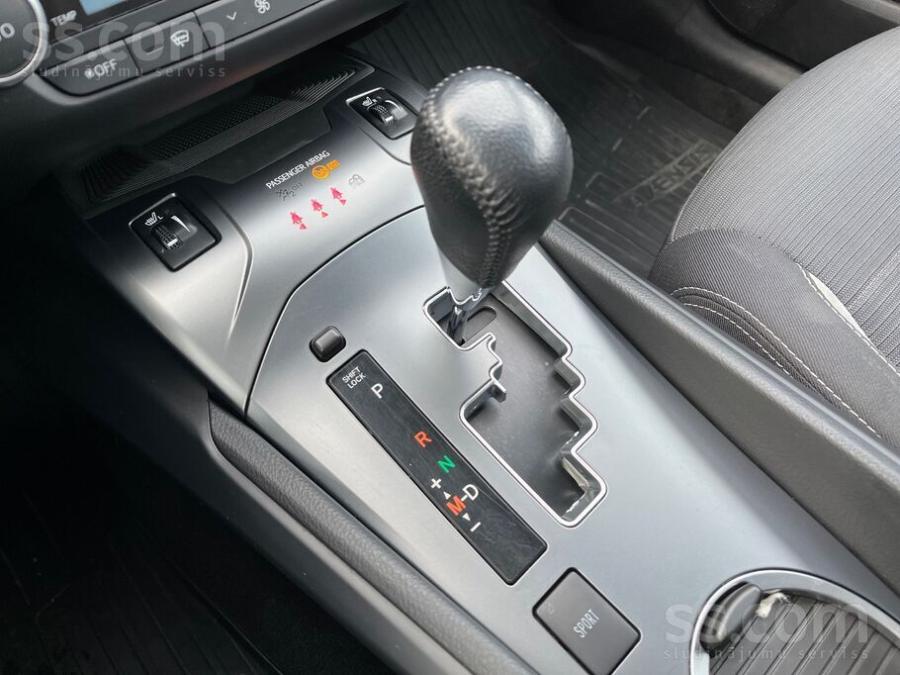 Grey Toyota Avensis 2015 in Riga, with an engine capacity of 1.80 L and mileage of 207 thousand km for 9200 €, photo 16 on AUTOMOTO.COM.LV