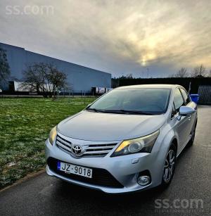 Pelēks Toyota Avensis 2015 Rīga, ar dzinēja tilpumu 1.80 L un nobraukumu 155 tūkst. km par 7495 €, foto  vietnē AUTOMOTO.COM.LV