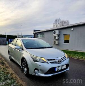 Pelēks Toyota Avensis 2015 Rīga, ar dzinēja tilpumu 1.80 L un nobraukumu 155 tūkst. km par 7495 €, foto 3 vietnē AUTOMOTO.COM.LV