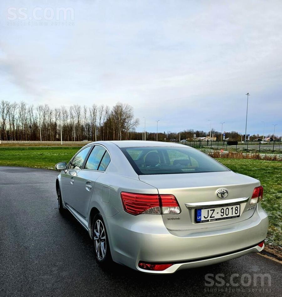 Pelēks Toyota Avensis 2015 Rīga, ar dzinēja tilpumu 1.80 L un nobraukumu 155 tūkst. km par 7495 €, foto 8 vietnē AUTOMOTO.COM.LV