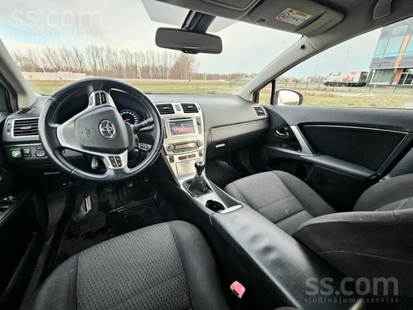 Grey Toyota Avensis 2015 in Riga, with an engine capacity of 1.80 L and mileage of 155 thousand km for 7495 €, photo 10 on AUTOMOTO.COM.LV
