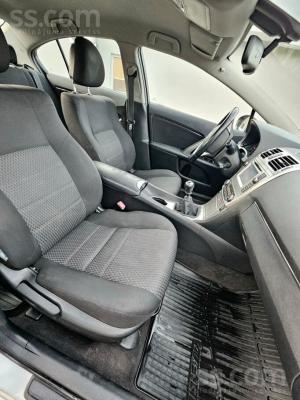 Pelēks Toyota Avensis 2015 Rīga, ar dzinēja tilpumu 1.80 L un nobraukumu 155 tūkst. km par 7495 €, foto 12 vietnē AUTOMOTO.COM.LV